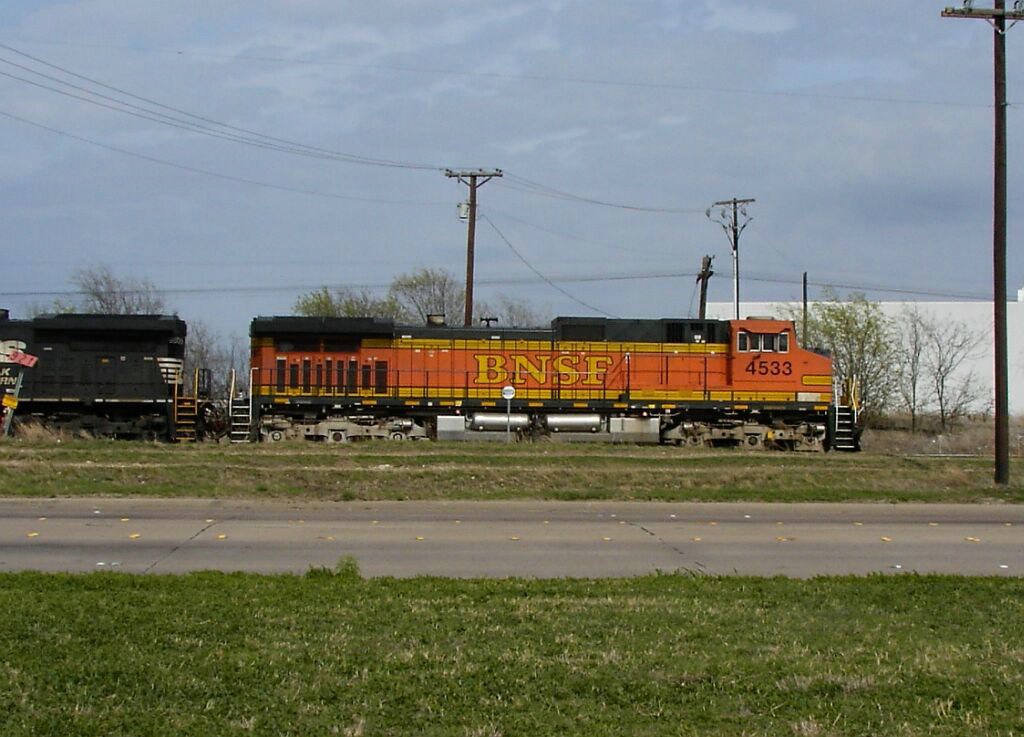 BNSF 4533